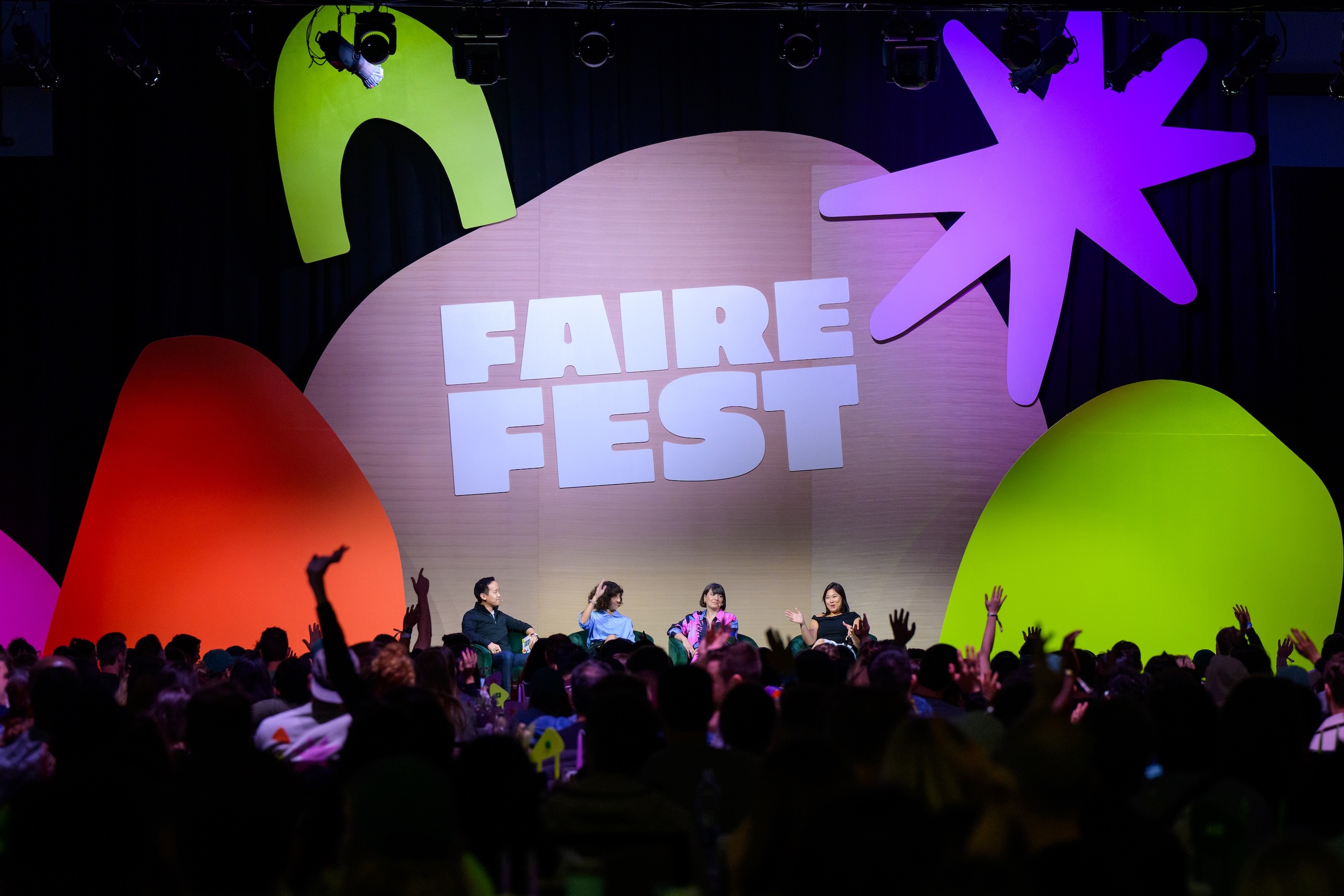 10 Ways to Create a Stage Design That Makes a Major Impact